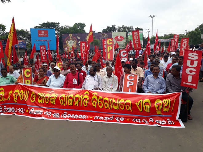 Five Left Parties Demonstrate Against BJP for Disrespect to Red Flag ...
